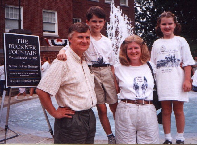 Simon Bolivar Buckner III y su hijo Simon Bolivar Buckner IV, hijo y ...