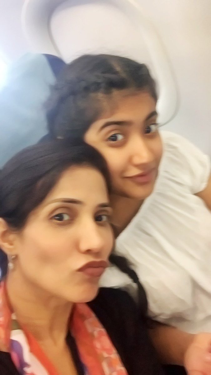 Aashna Sharma's Instagram, Twitter & Facebook on IDCrawl