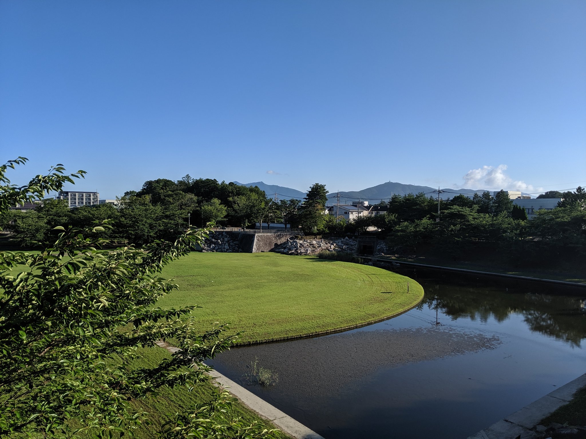 orefolder on Twitter: "おはようございます。8月5日(月)晴れ。こんなすっきりした青空、久しぶりかも。いや、暑いんだけどね。 朝から5kmほどジョグしてきてそのあとの散歩 ...