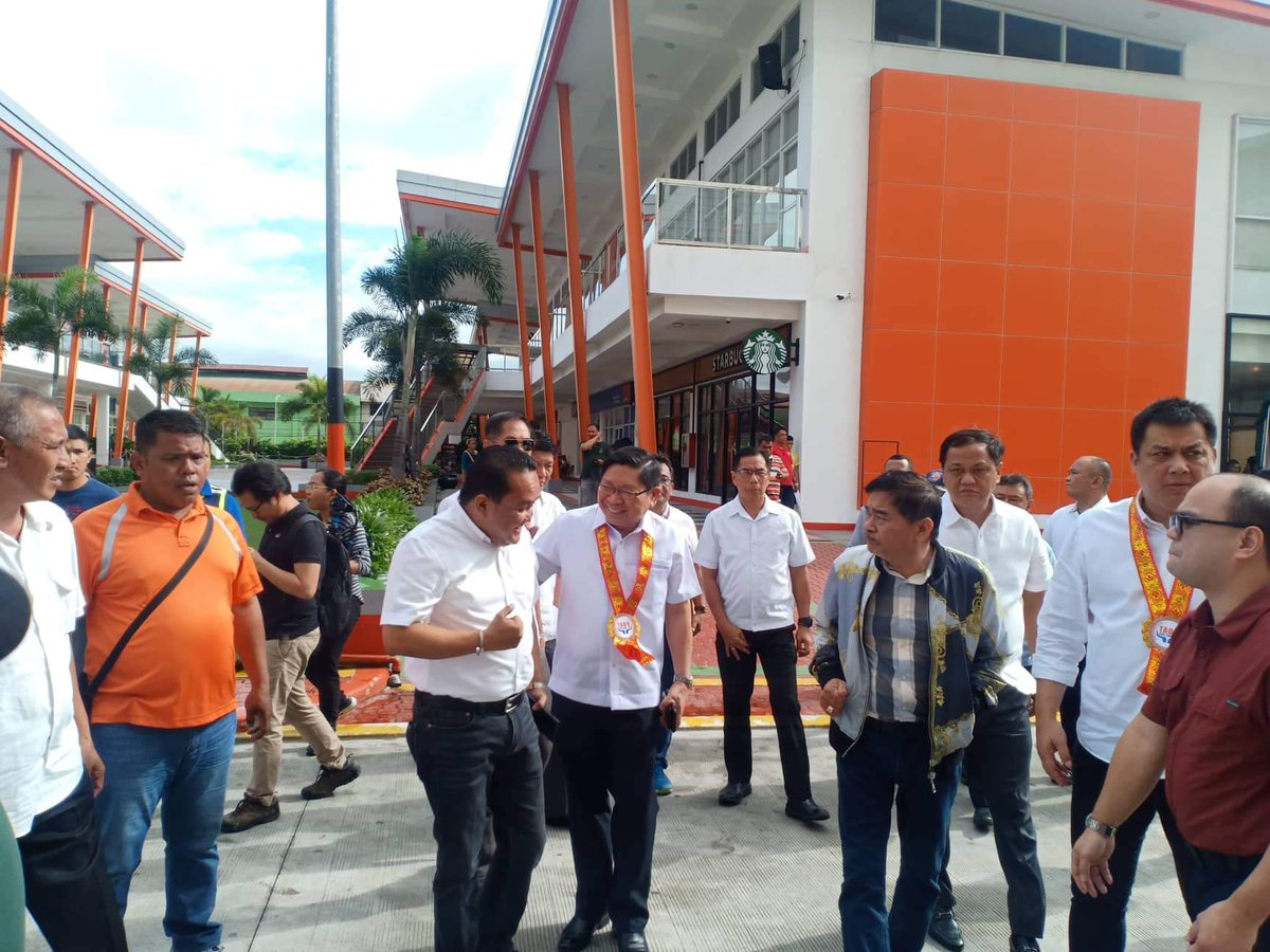 EARLIER: Caloocan Mayor Oca Malapitan met with MMDA Chairman Danny Lim ...