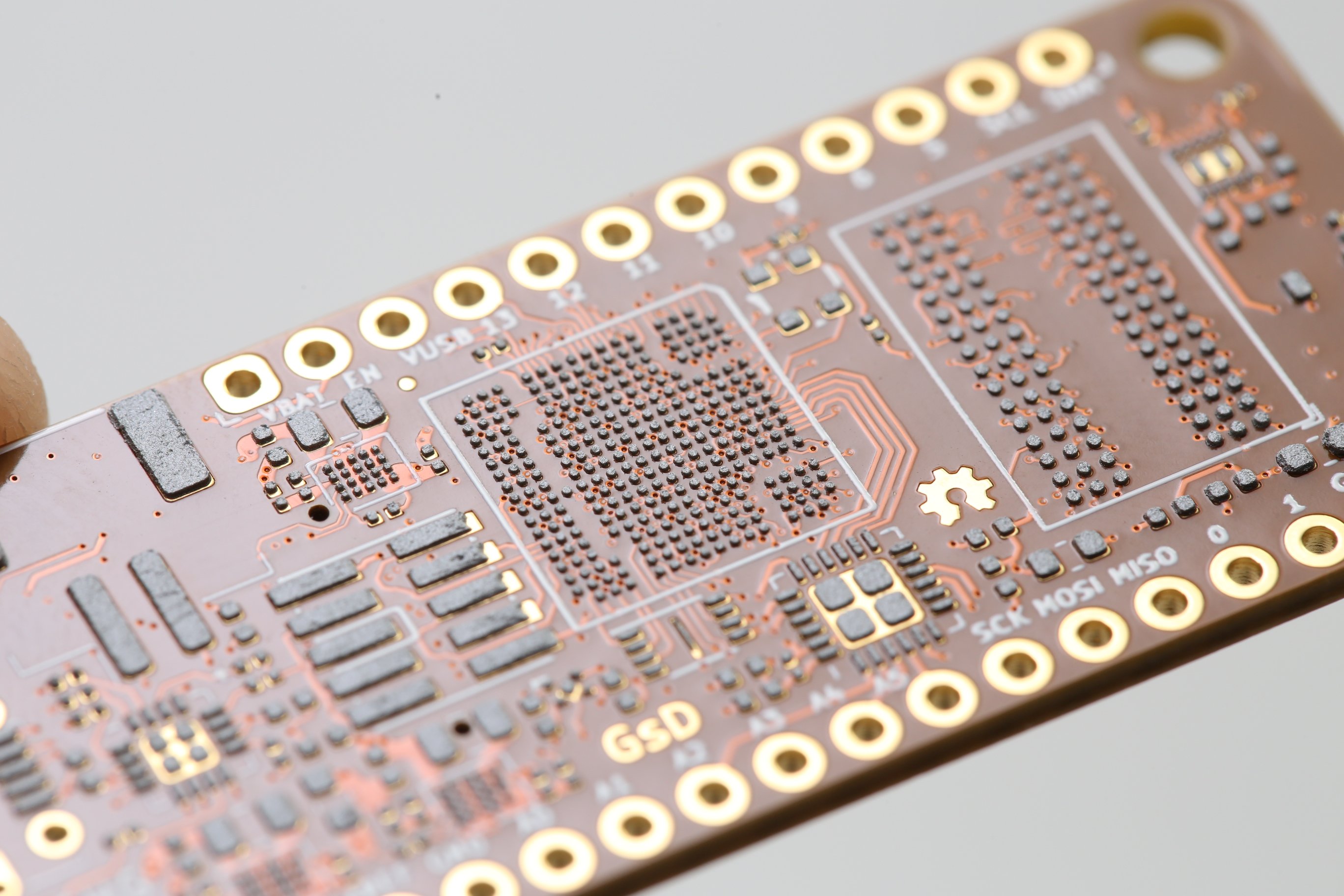 Greg on Twitter: "The OrangeCrab! A Lattice ECP5 based FPGA mini development board in a Feather ...