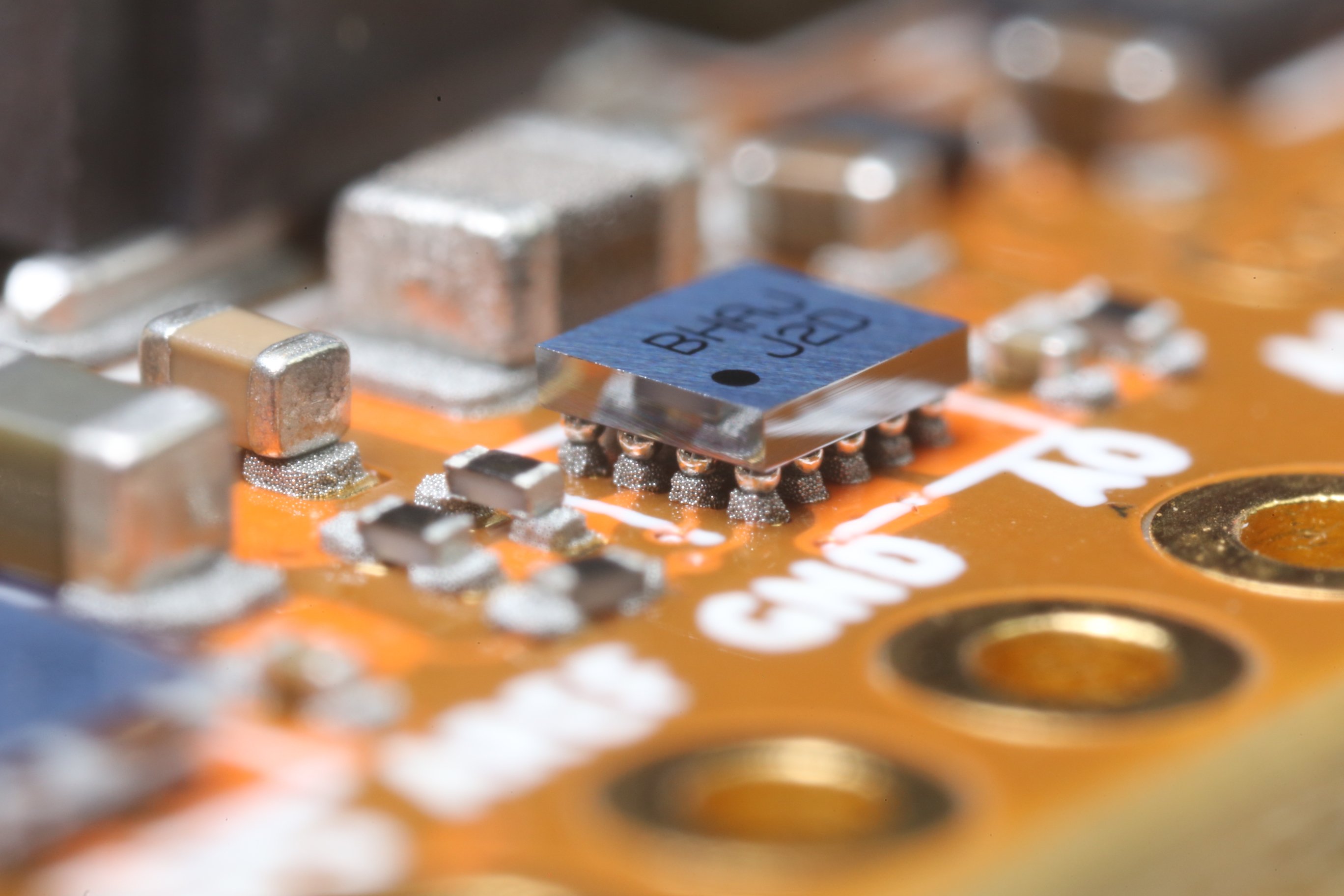 Greg on Twitter: "The OrangeCrab! A Lattice ECP5 based FPGA mini development board in a Feather ...