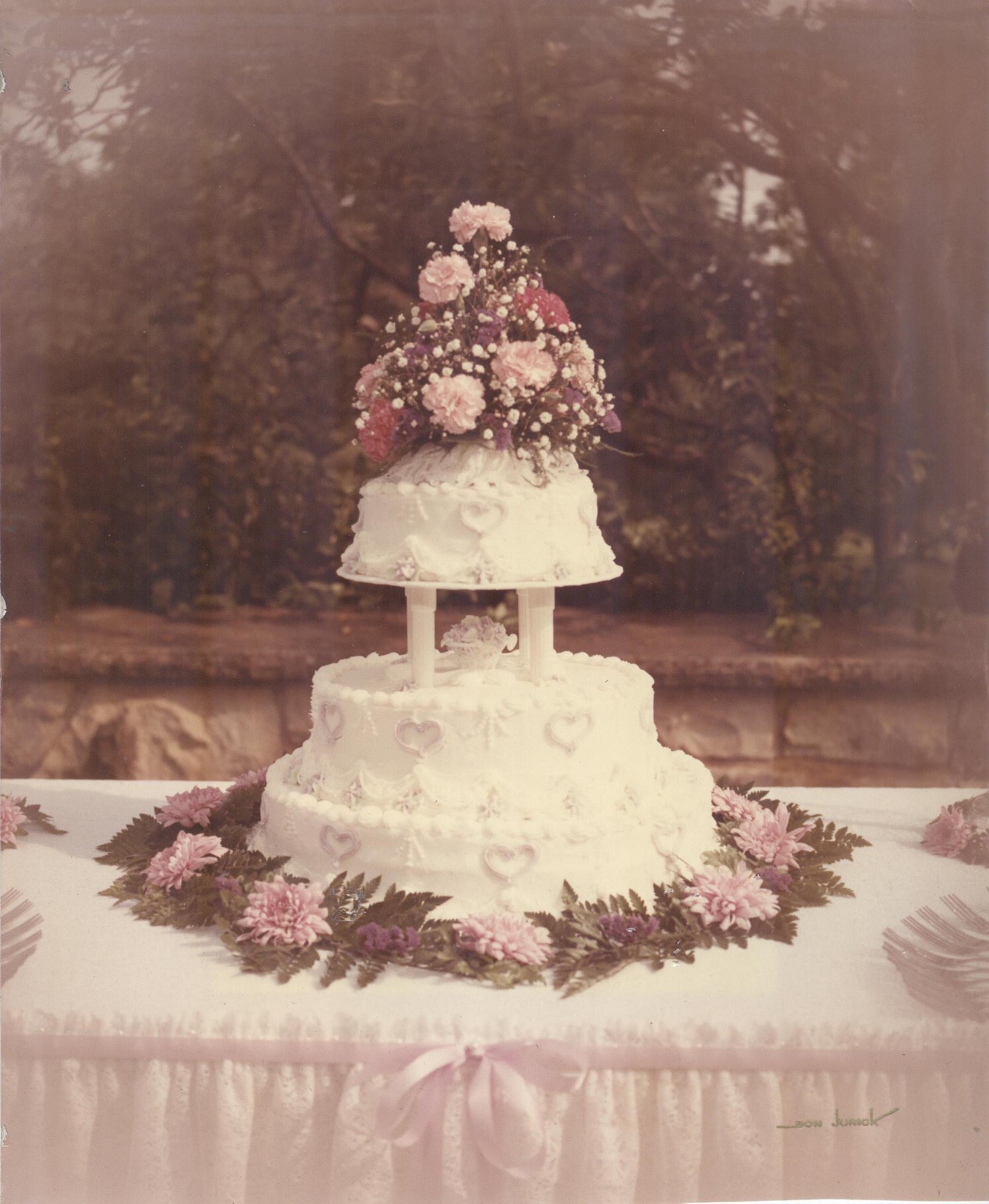 1970 wedding cake | Beachweddingtips.com