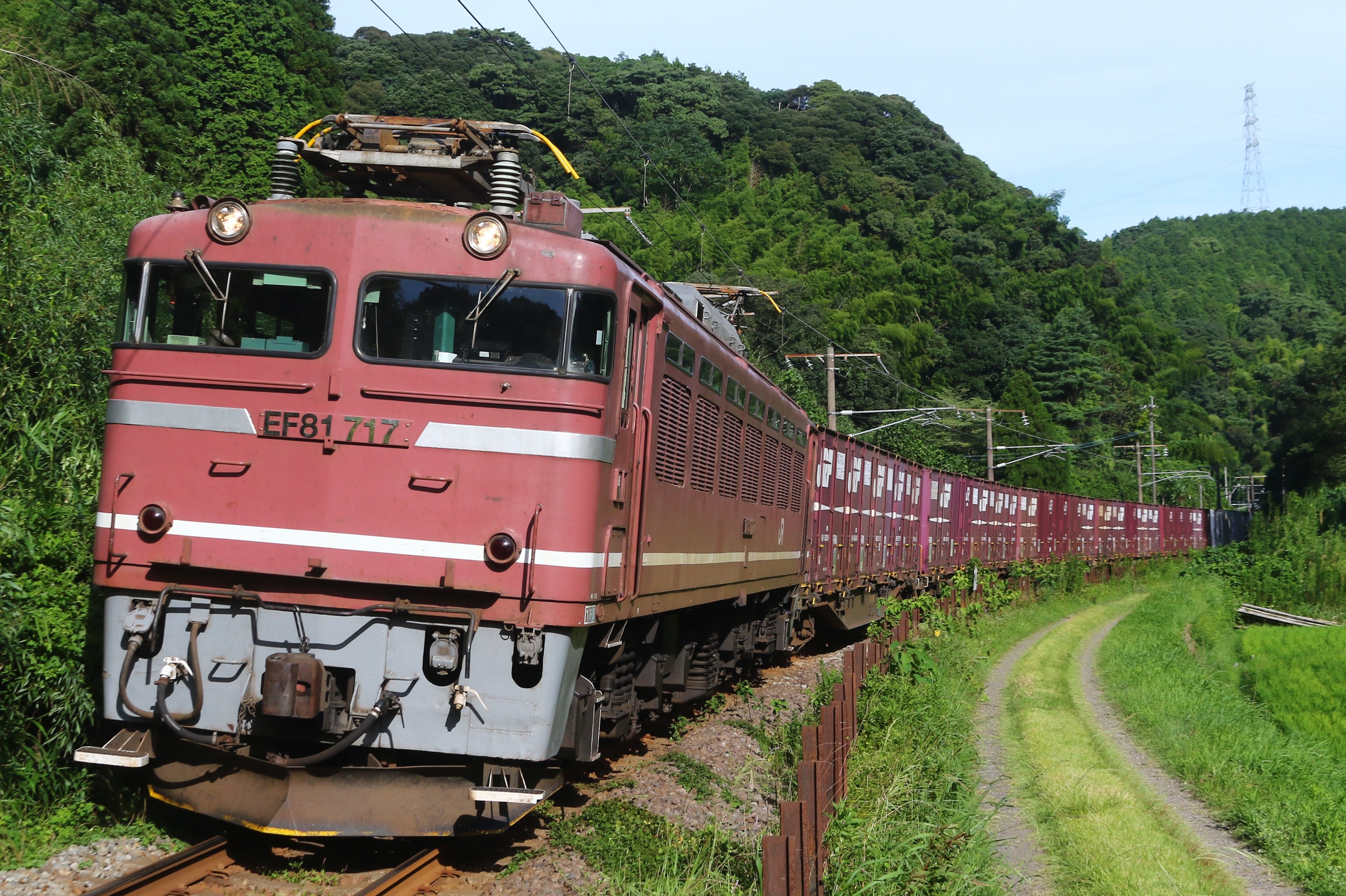 青い空 on Twitter: "2019/8/9 1062レ EF81 717牽引+コキ 鹿児島本線 広木～上伊集院 5年ぶりのローピンパーイチなんとか晴れてくれました! https://t ...