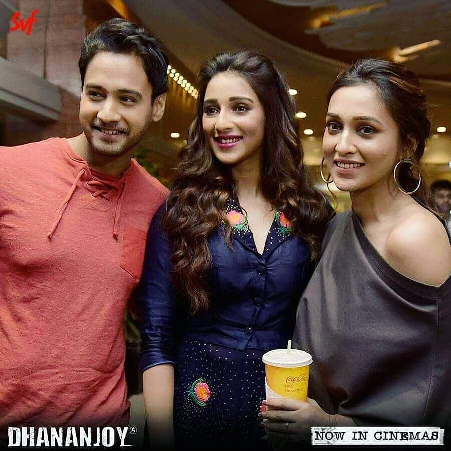 Yashian_simran on Twitter: "Happy birthday @sayantika12 🎉 #yashdasgupta #mimichakraborty # ...