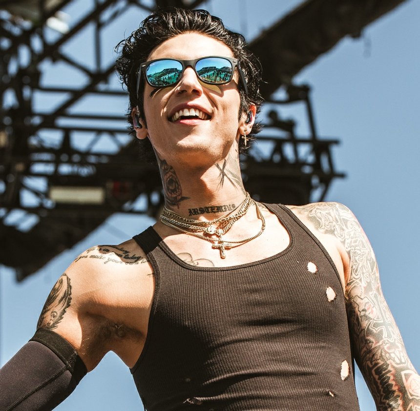 Andy Sixx 13