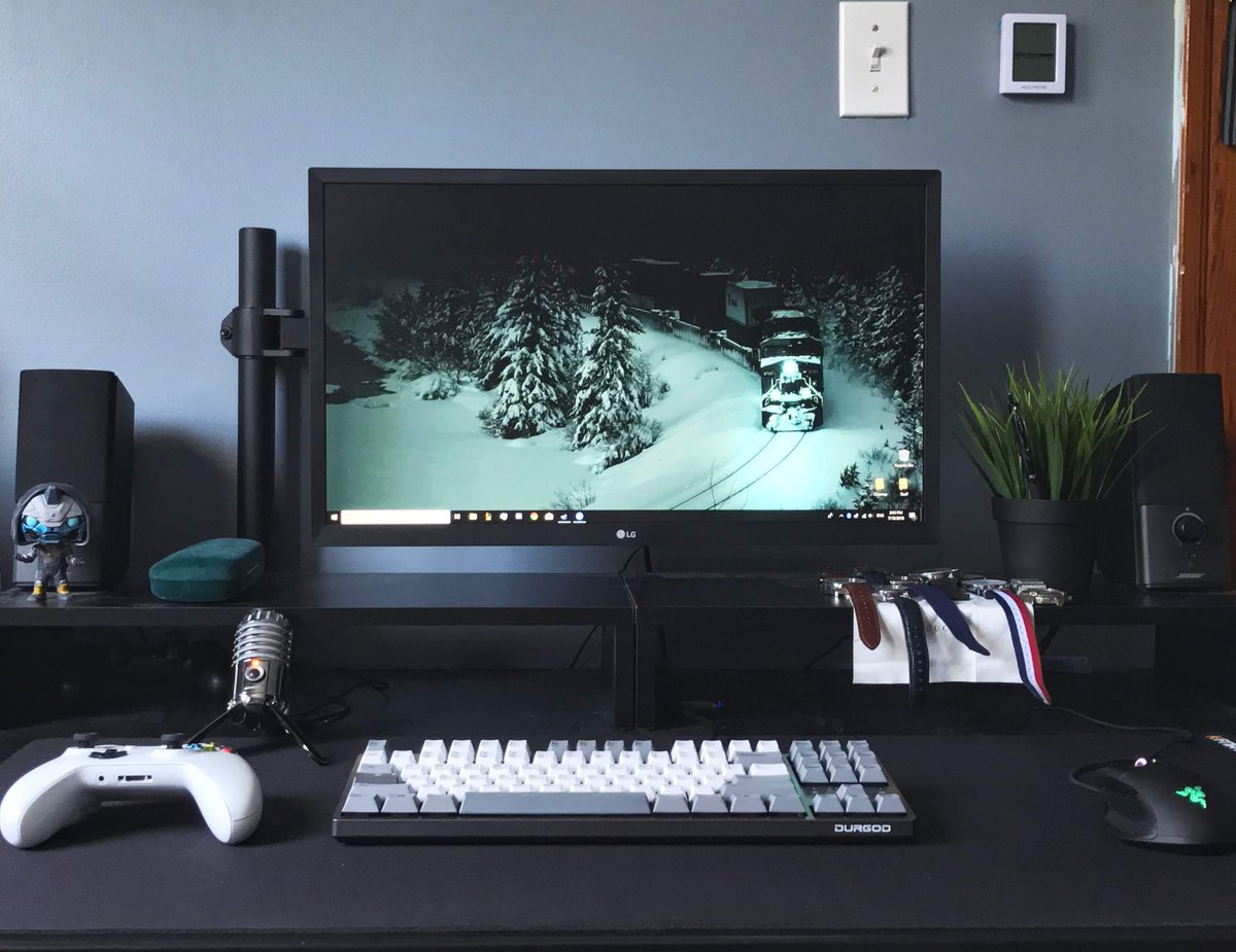 All Black Desk Setups That Will Inspire You To Adapt This Modern ...