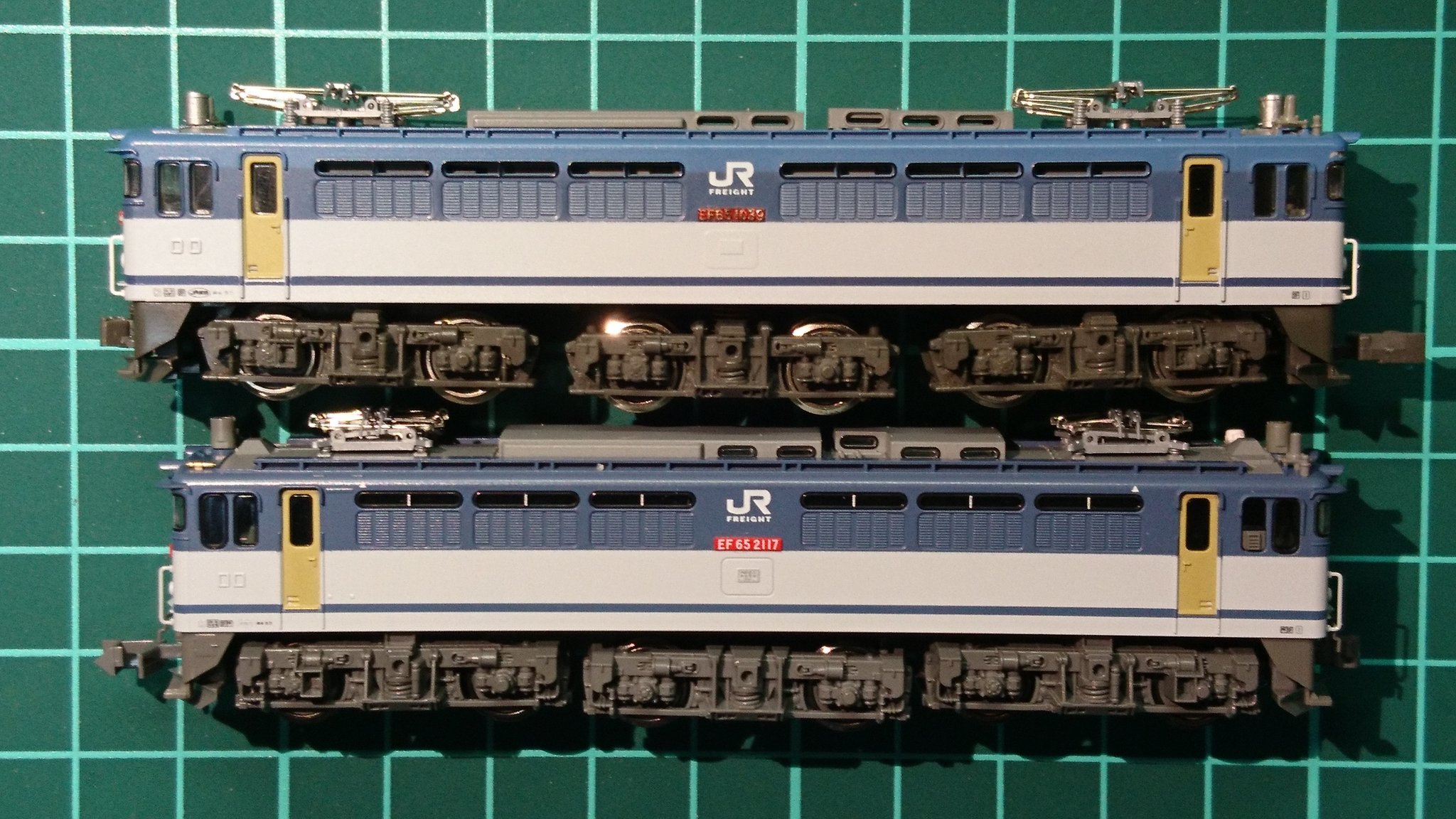 yukemuri_works on Twitter: "今回はKATOのEF65PF新旧貨物色を並べてみました 右または上が3019-6、1000番台前期形JR貨物色 左または下が3061-4 ...