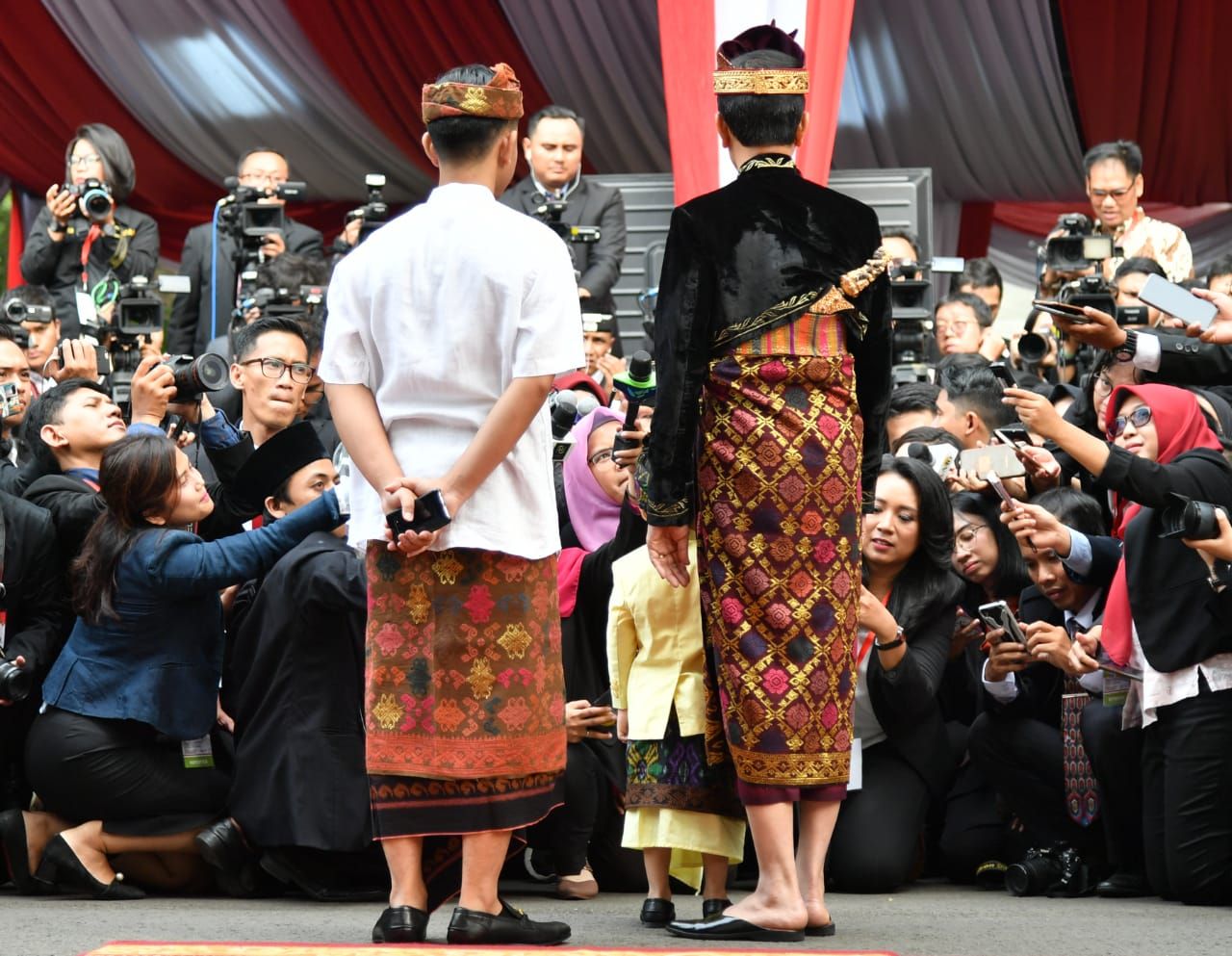 Presiden Jokowi Berbaju Adat Bali Saat Upacara Di Istana Merdeka Twitter