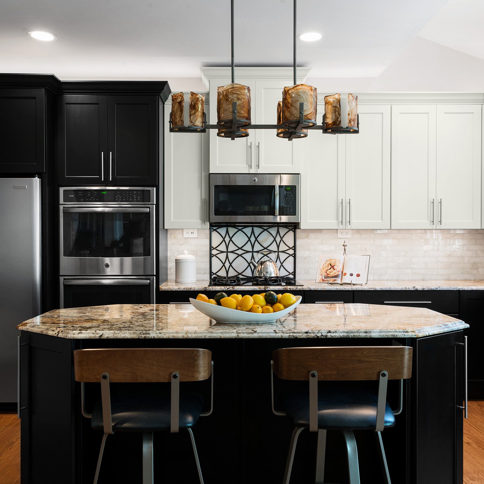 Black Lower And White Upper Kitchen Cabinets