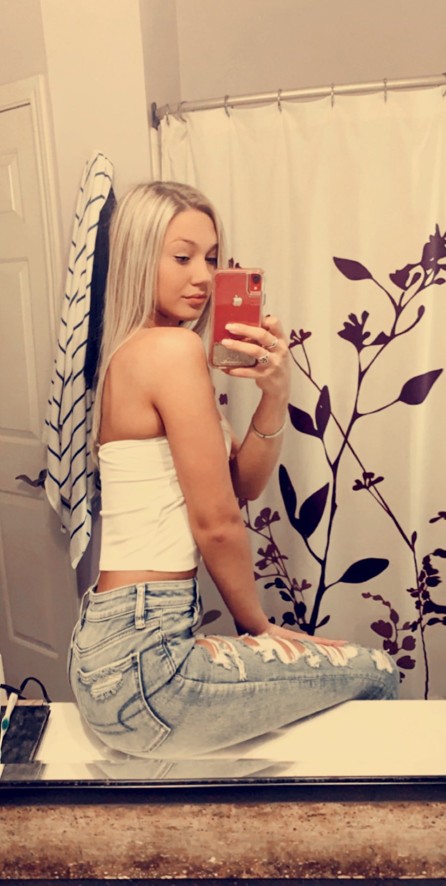 Taylor Johnson on Twitter: "Diff angles but still cute https://t.co/9fDZcEctff" / Twitter