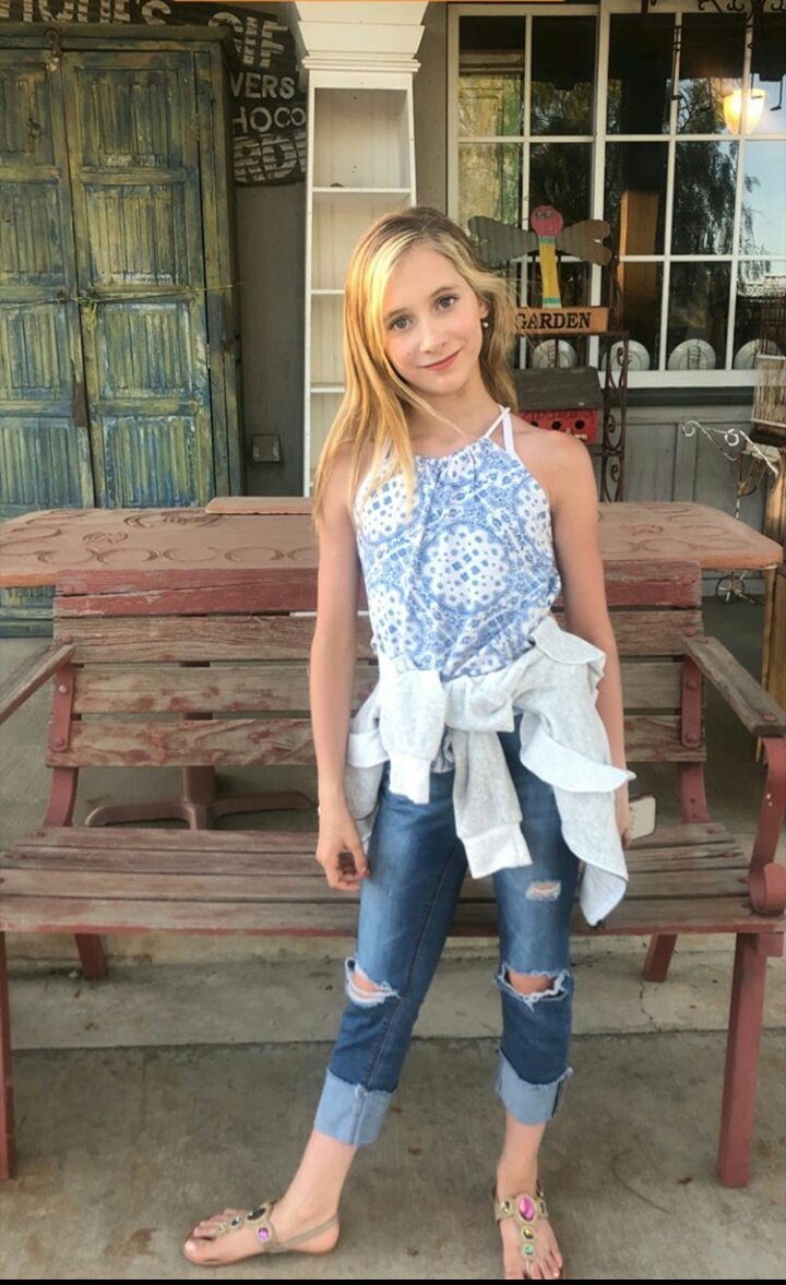 Elliana Updates On Twitter Ellie Is Going To New York Fashion Week In