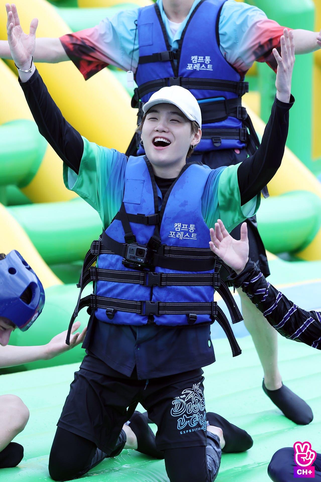 BTS Channel+ on Twitter: "[BTS V OFFICIAL] - RUN BTS! 2019 - Epi.85 Behind the scene 1/4 - [1/4 ...