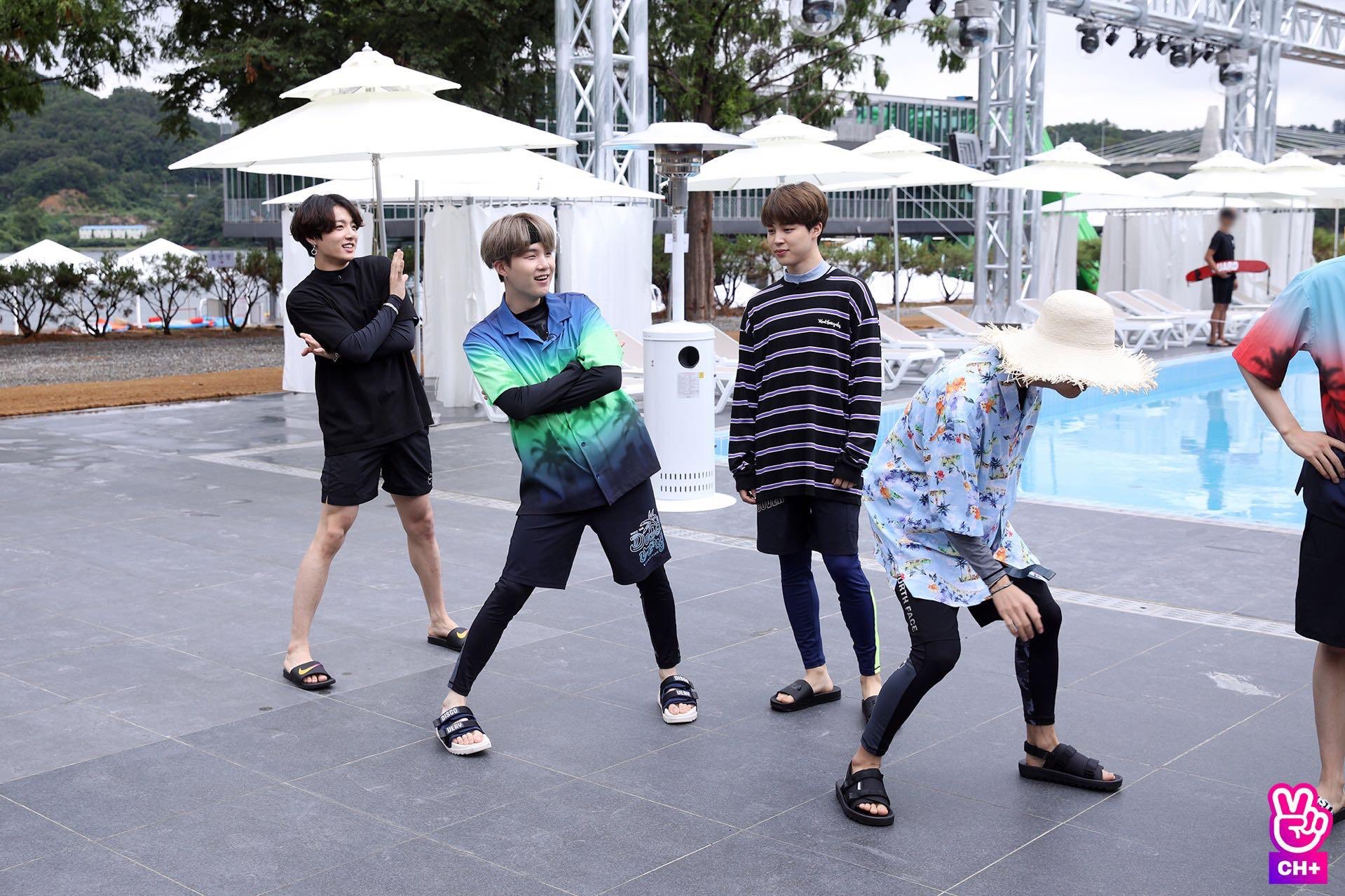 BTS Channel+ on Twitter: "[BTS V OFFICIAL] - RUN BTS! 2019 - Epi.85 Behind the scene 1/4 - [1/4 ...