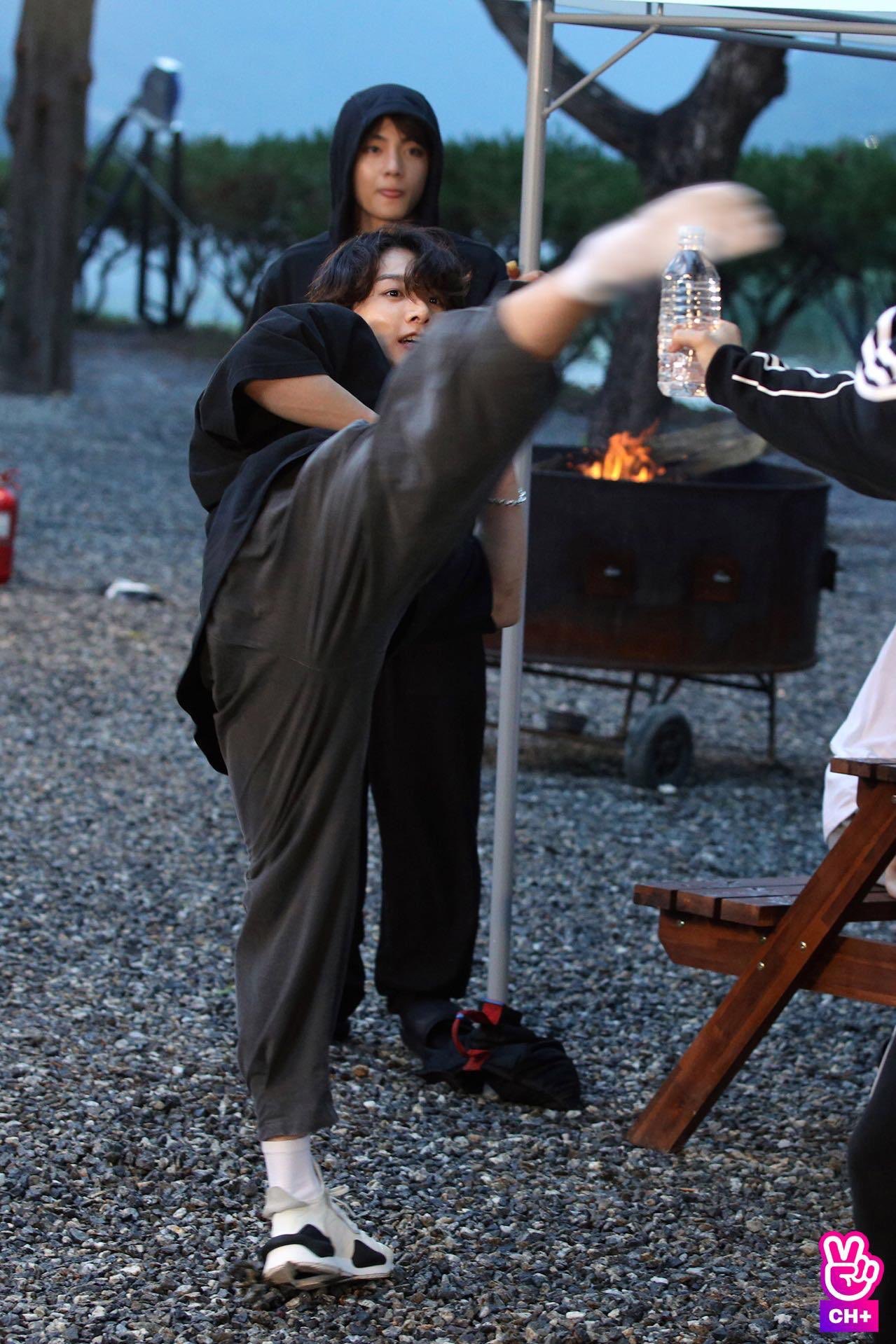 BTS Channel+ on Twitter: "[BTS V OFFICIAL] - RUN BTS! 2019 - Epi.85 Behind the scene 1/4 - [4/4]…