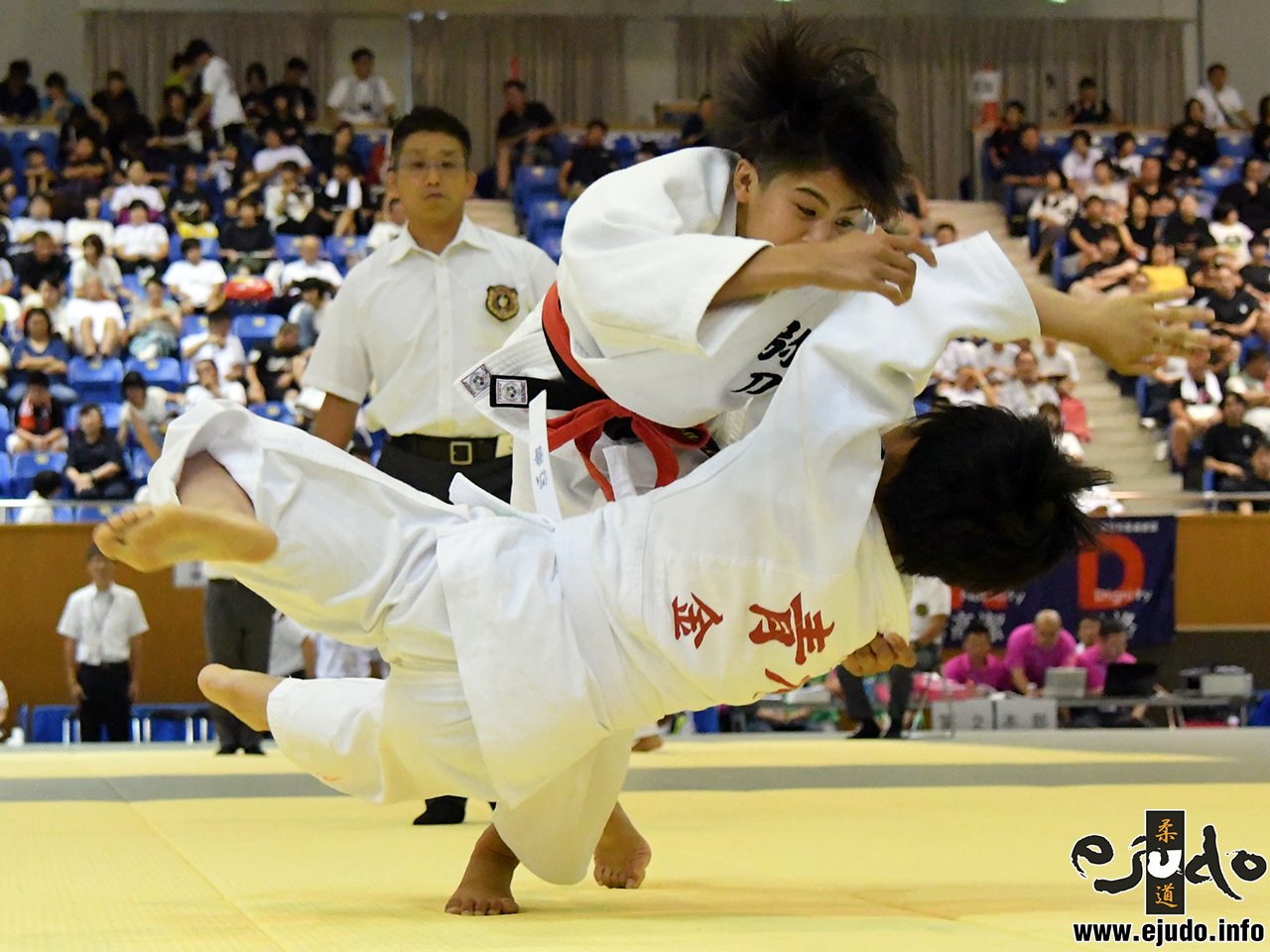 eJudo編集長 古田 英毅 on Twitter: "eJudo即日レポートより写真。 第50回全国中学校柔道大会女子52kg級2回戦、横田ひかりが青木心音から小外刈「一本」 https ...