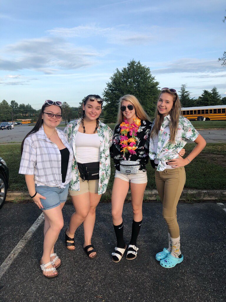 Tacky Tourist Ideas For Girls