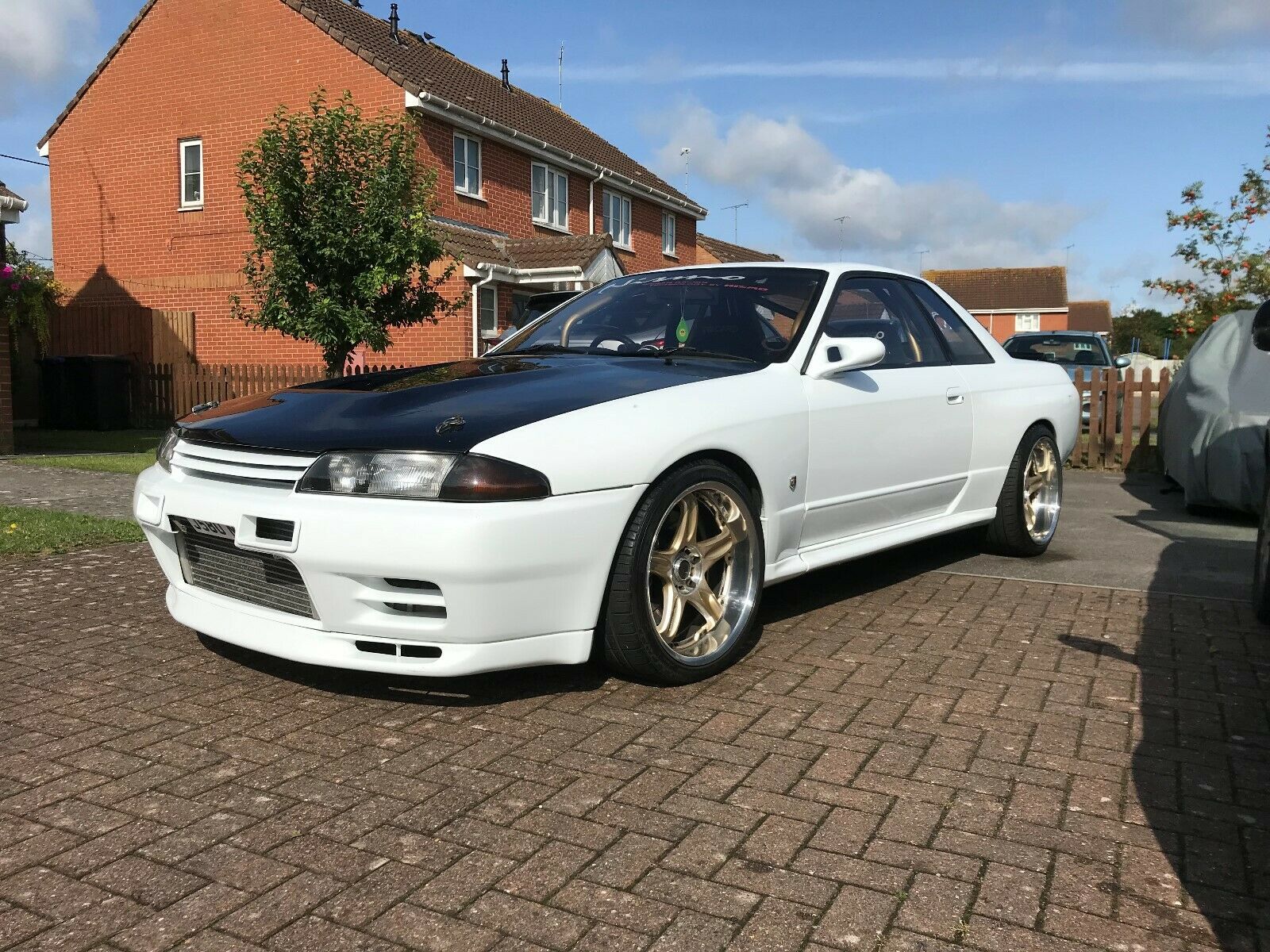 R32 White