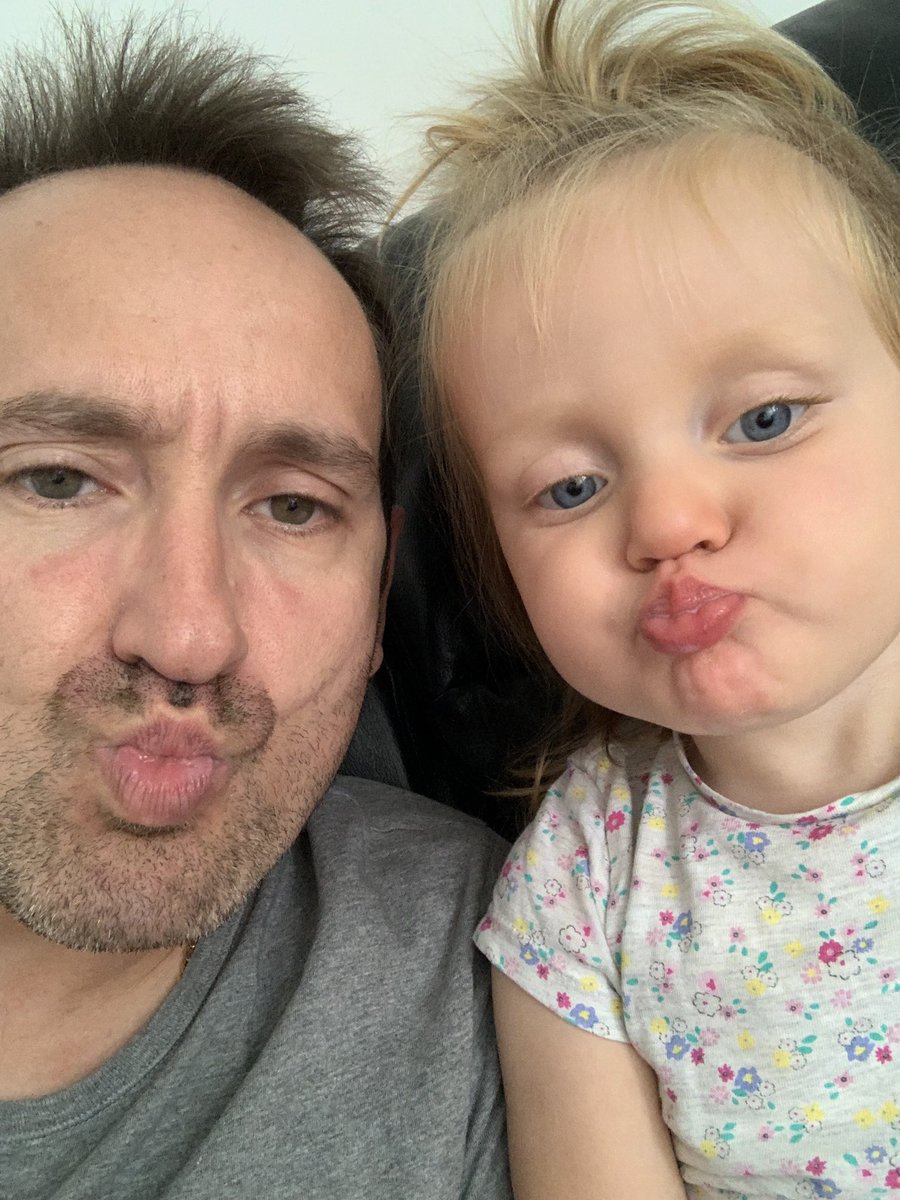 Lisa Fenech's Instagram, Twitter & Facebook on IDCrawl