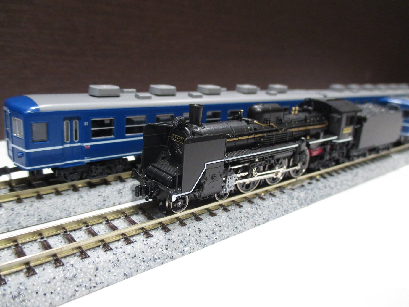 KATO京都駅店 on Twitter: "【12系夏季海水浴臨】C57(白ライン入)+12系 「但馬ビーチ号」客車8両セット特製品を￥48,900(税抜)で少数予約受付中です。 C57は48 ...