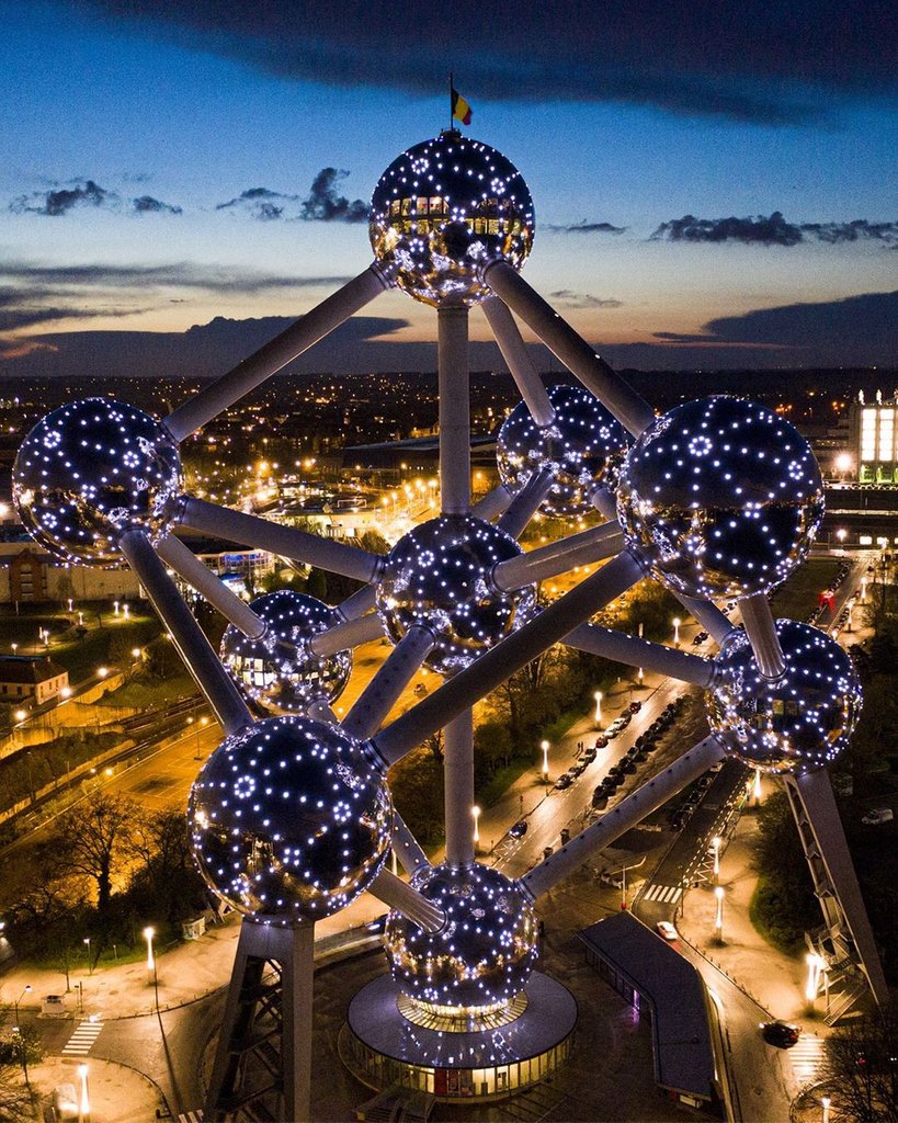 Atomium Night