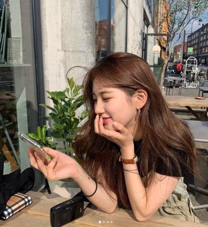 Bae Suzy Selca Home HELLOKPOP