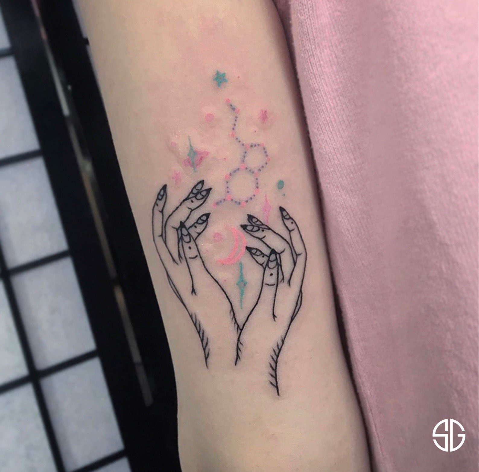 Magical Hand Tattoos Josué Malavé | Hand Tattoos Carry A Special