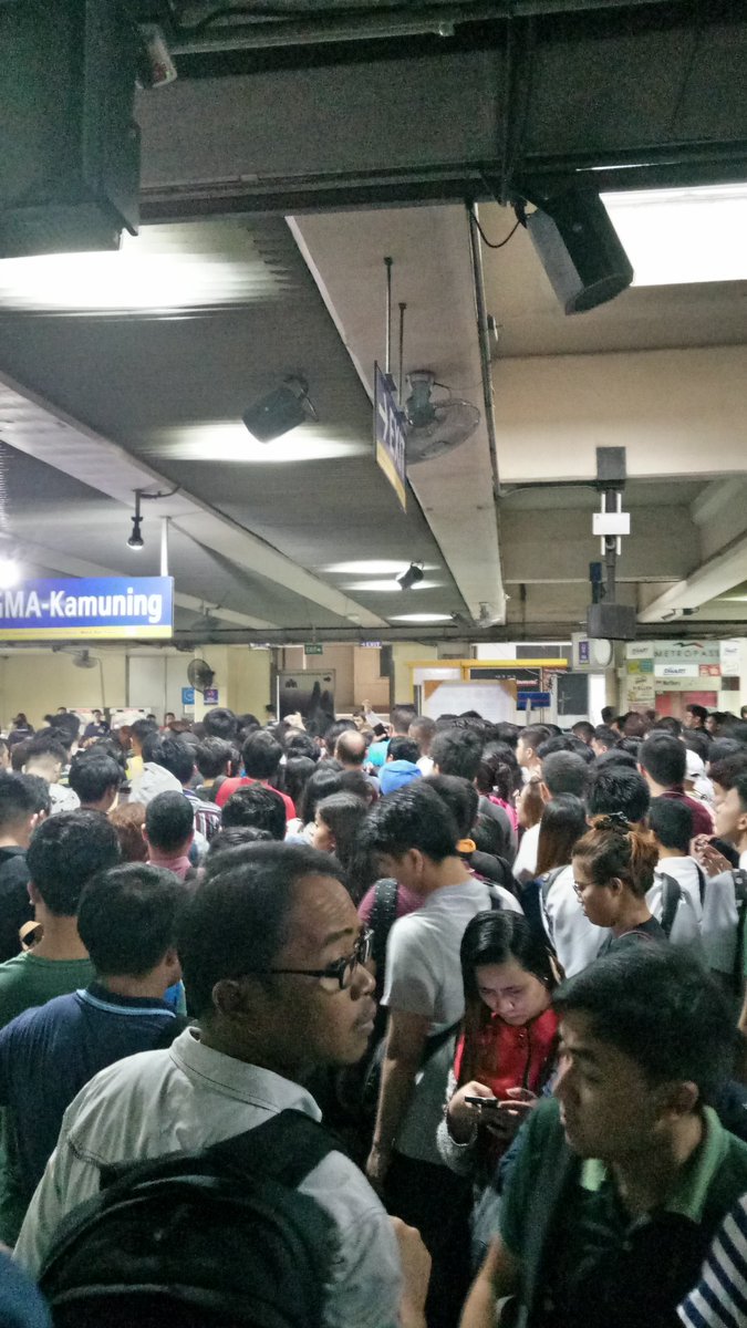 LOOK: MRT unloaded passengers in GMA-Kamuning station | Photos by rm ...