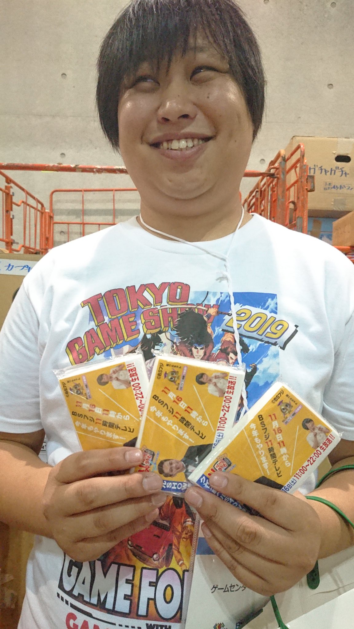 【公式】ゲームセンターCX on Twitter: "「盗る」のではなく「配る」大須賀D。ポケットティッシュ配布中！ #gccx #gccxTGS #脳ベルSHOW https://t.co ...