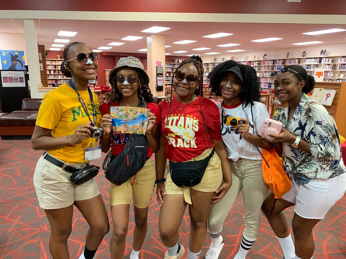 Tacky Tourist Day At High School