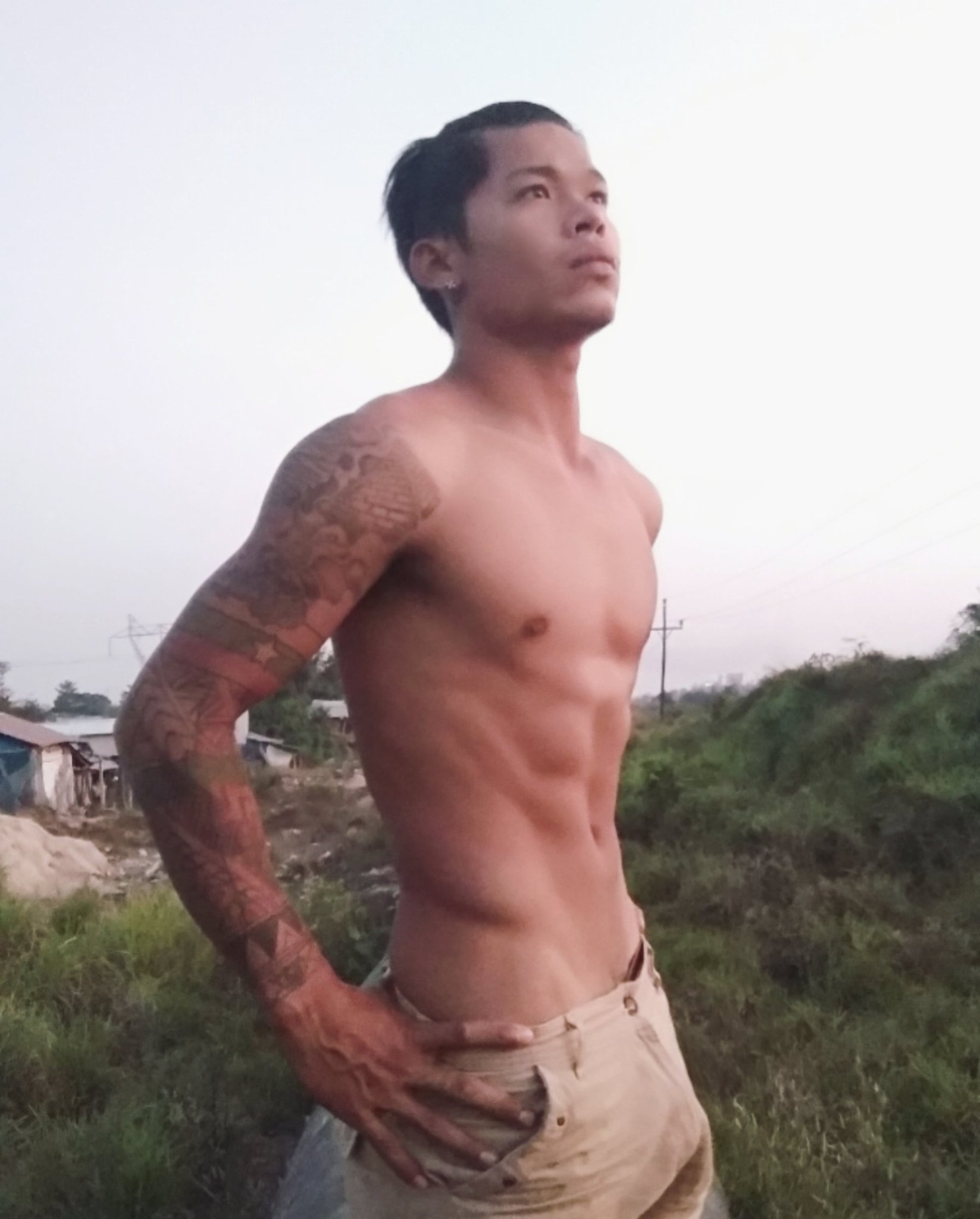 Moe Thauk Oo on Twitter: "ပုိ က္ လုံ း ႀကီ း နဲ႔ ကုိ ယ္ နဲ႔ 😊😊😊 M.T.O###☂☂☂ https://t.co ...