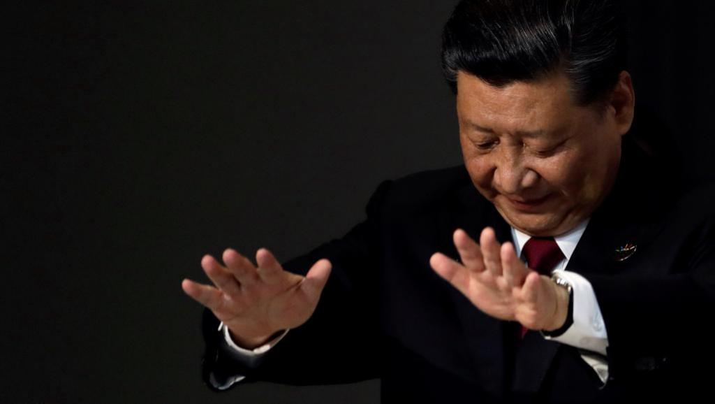 陈维健 On Twitter 求是再发习近平废除终身制文章，两个习信谁。两个习都要信，一个要当皇帝的习，一个要废除终身制的习，不过后一个习是假身，是为了掩饰前一个，就像京剧的变脸。习的这一