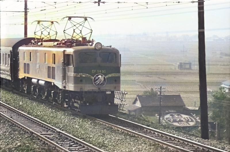 河陽鉄道(松永白洲記念館【公式】) on Twitter: "EF5895牽引の「つばめ」機関車次位の客車が・・・・ https://t.co/uUohIlYJrF" / Twitter