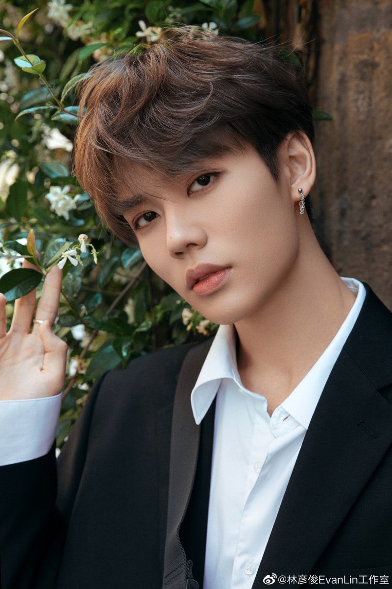 Evan Lin's Instagram, Twitter & Facebook on IDCrawl