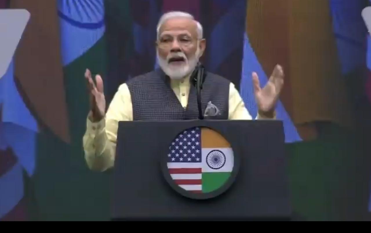 All India Radio News on Twitter: "PM @narendramodi says Ab Ki Baar Trump Sarkar #HowdyModi | # ...