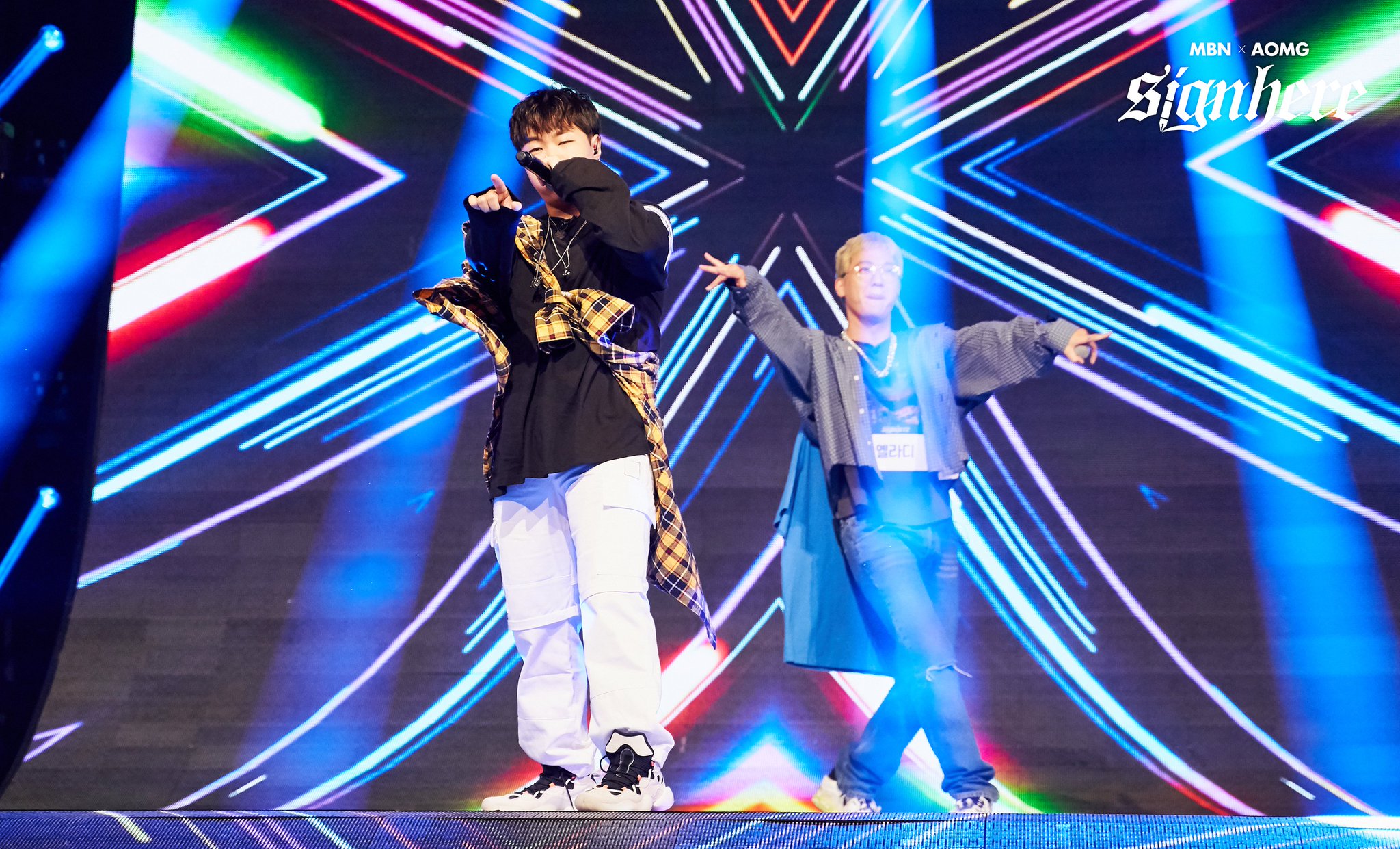 Signhere_AOMG on Twitter: "MBN x AOMG #Signhere 옐라디&블루웨일 2:2 배틀 무대📸 MBN 이번 주 목요일 밤 9시 20분👈 #MBN ...