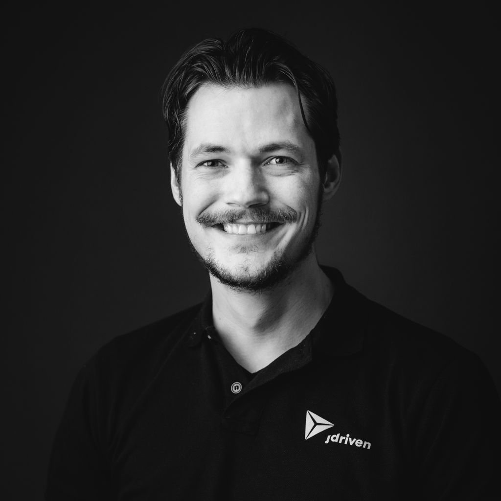 JDriven on Twitter: "Vanmorgen om 11.05 uur is het podium van de zaal track# 2 bij @TheChangeCon ...