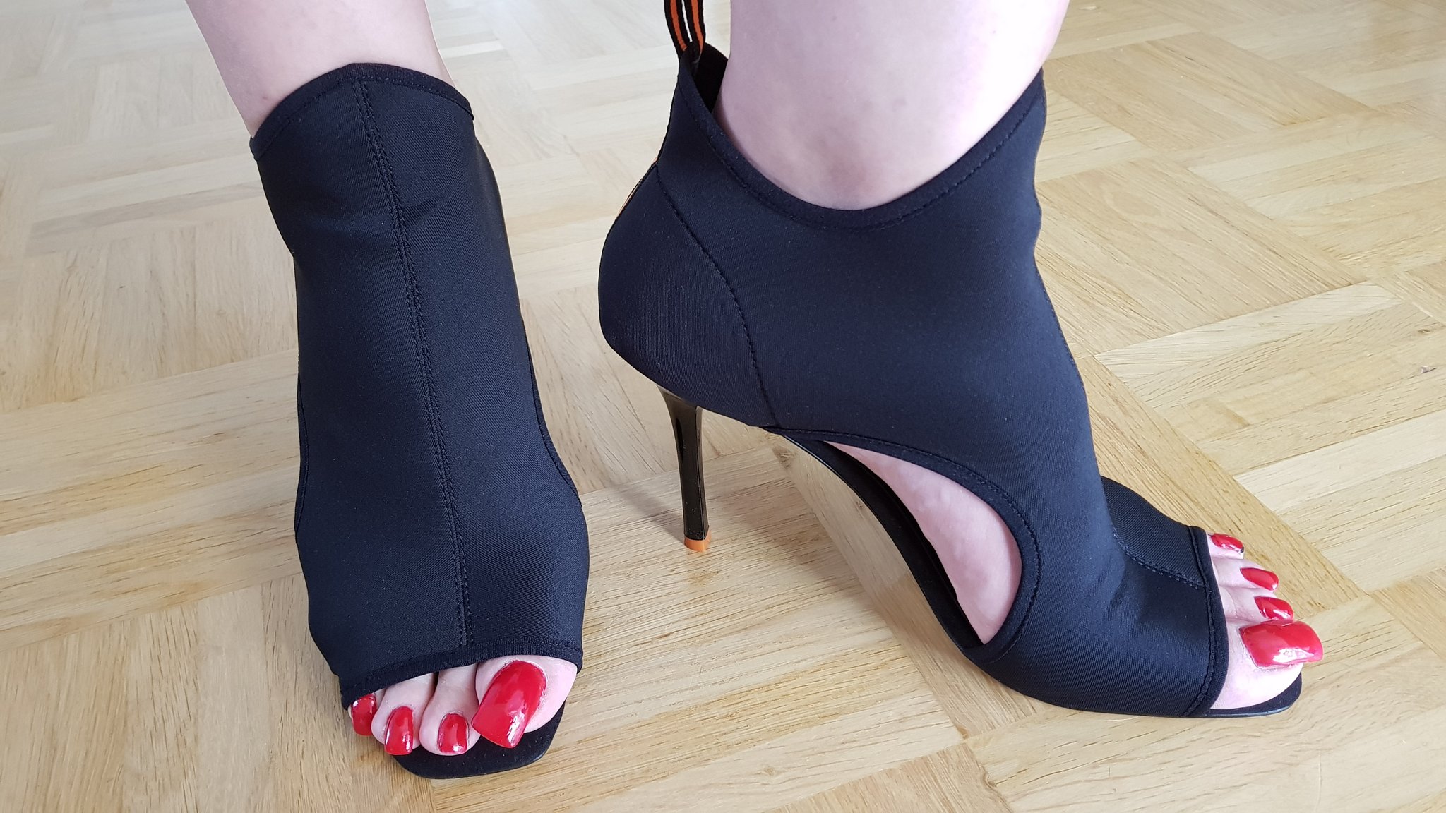 Long Toenails In High Heels