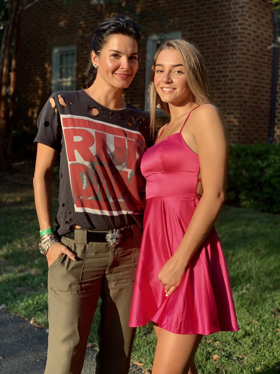 Angie Harmon Kinderen