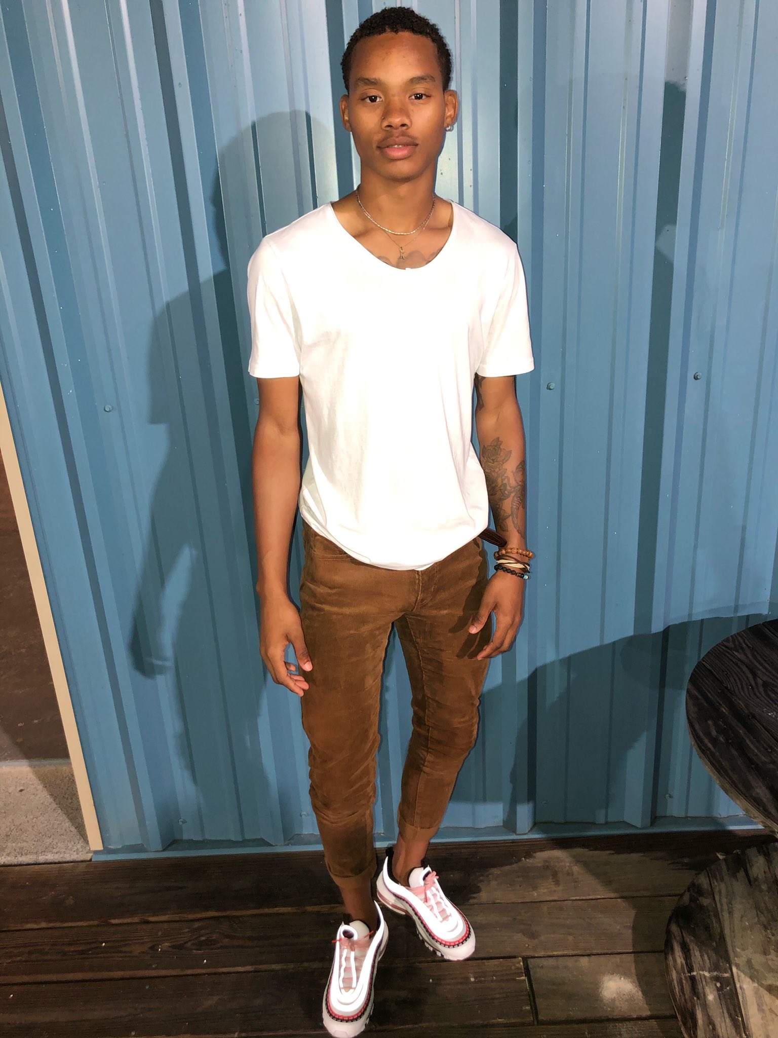 Chris Brown Trägt Converse