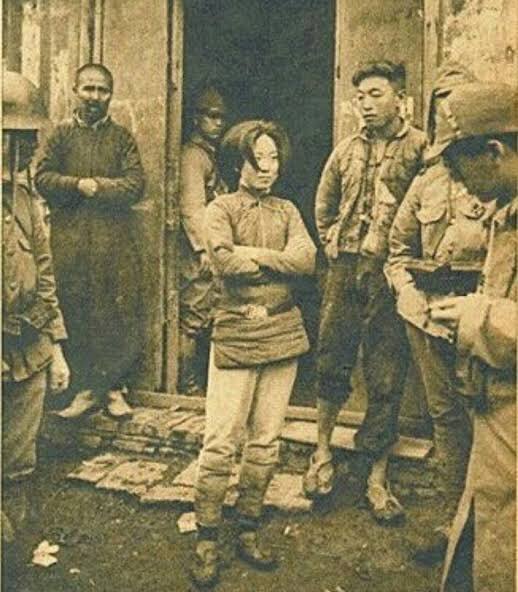 Chinese guerrilla fighter Cheng Benhua 成本華 smiling moment before ...