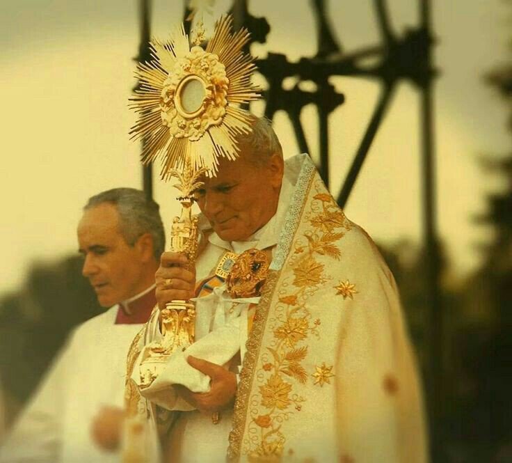 Monstrance Pope