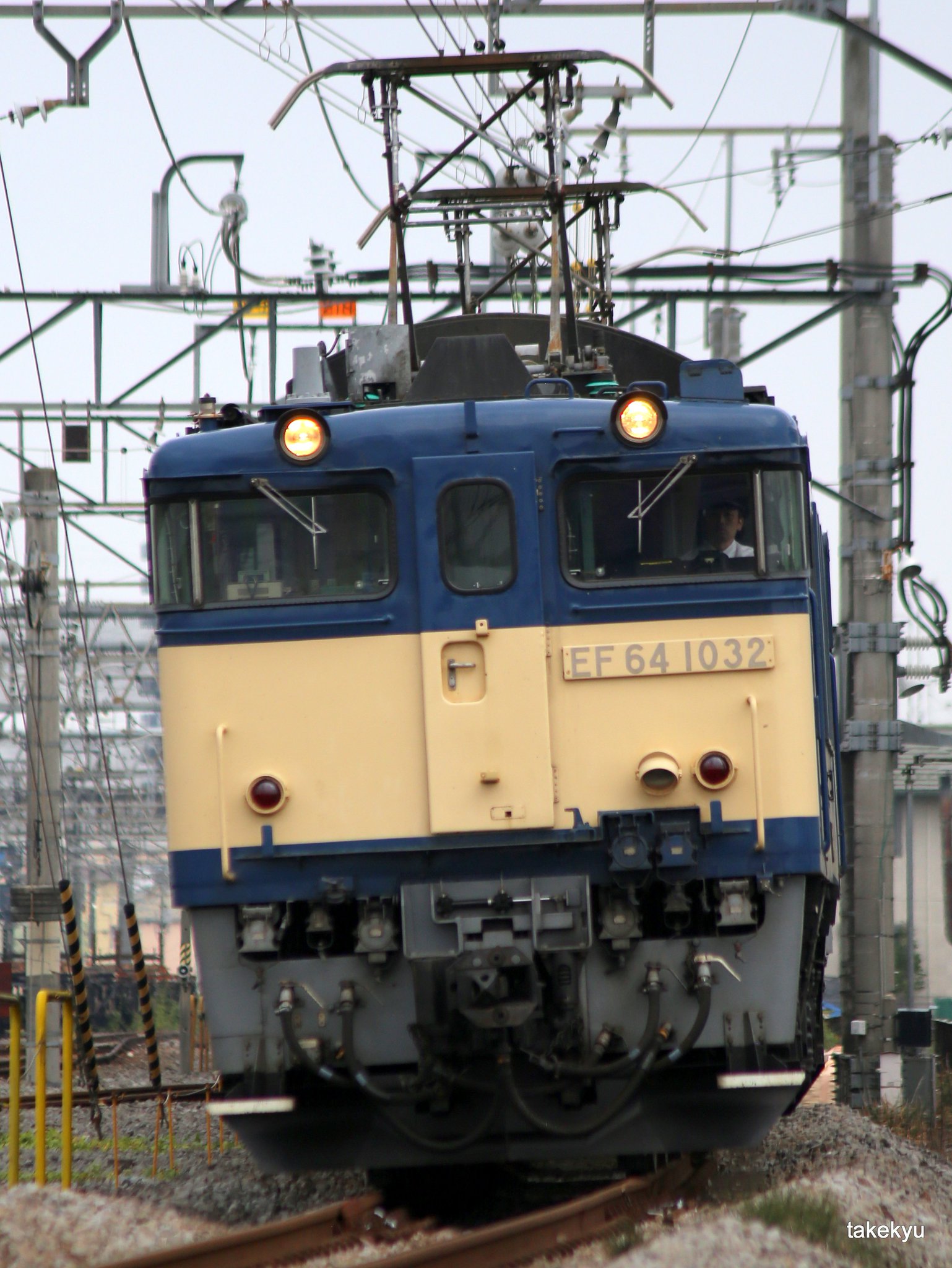 takekyu本線 on Twitter: "きょうは勤務明けに高崎(操)へ。 配9737ﾚ （ジャカルタ配給） 牽引：EF64 1032 編成：205系 8両（M65編成） 今回はラグビーの ...