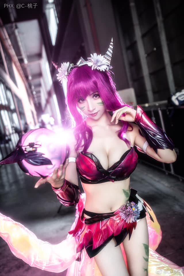 Tigre on Twitter: "Title : League of Legends Character : Elderwood Ahri Coser : rioko凉凉子 Photo ...