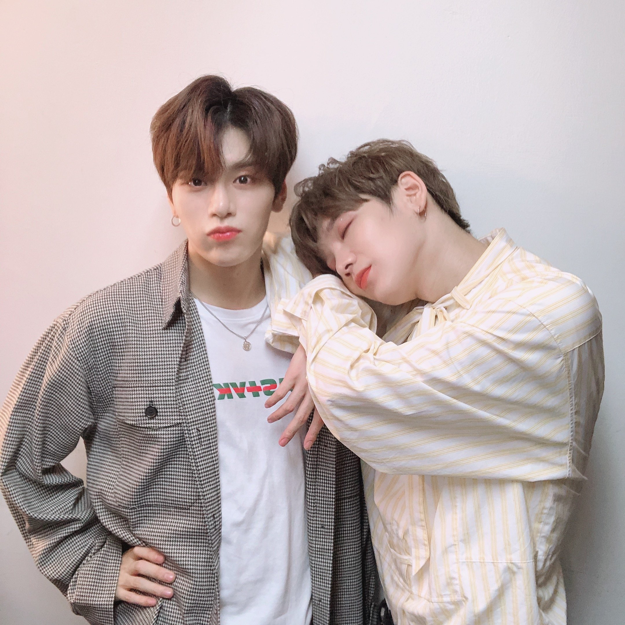 👁👄👁 / Twitter