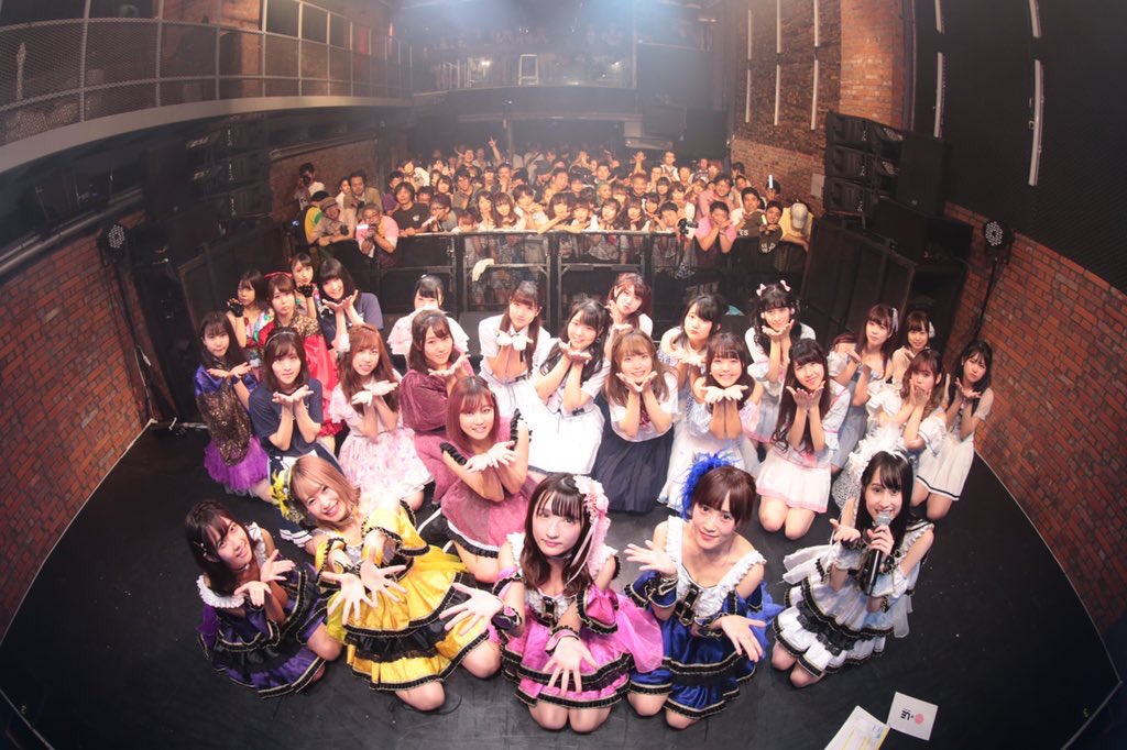 Maaachirin(まーちりん) On Twitter 写り込んでますシリーズ 8vo2c5lbwy Twitter