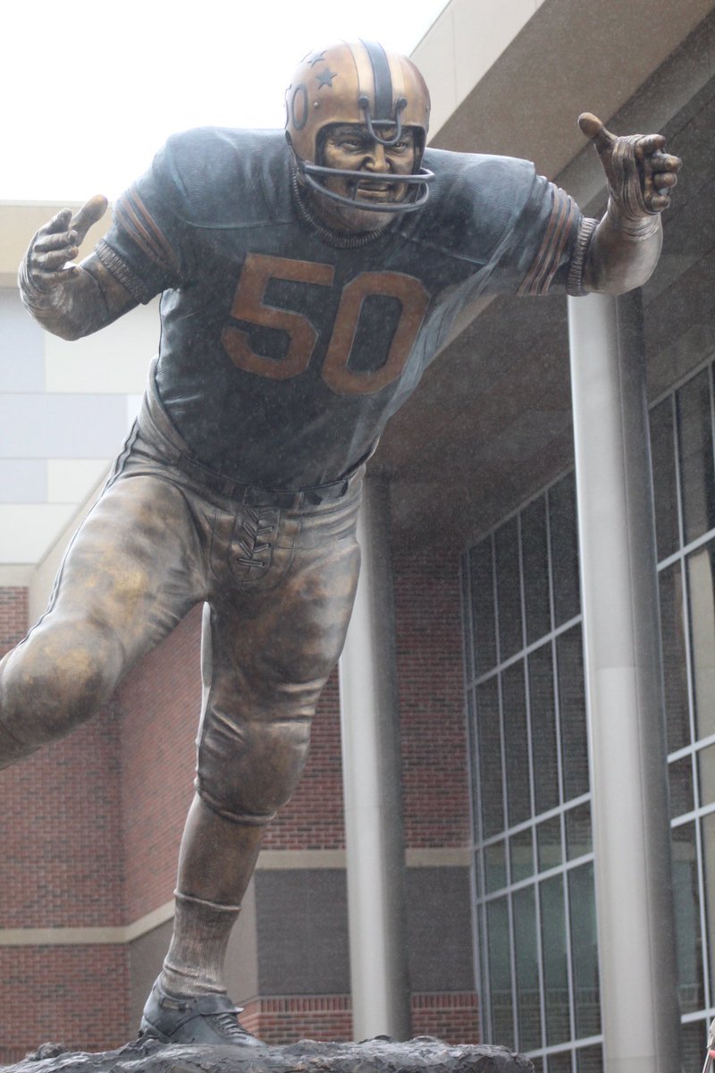 Illinois reveals new Dick Butkus statue : r/CFB