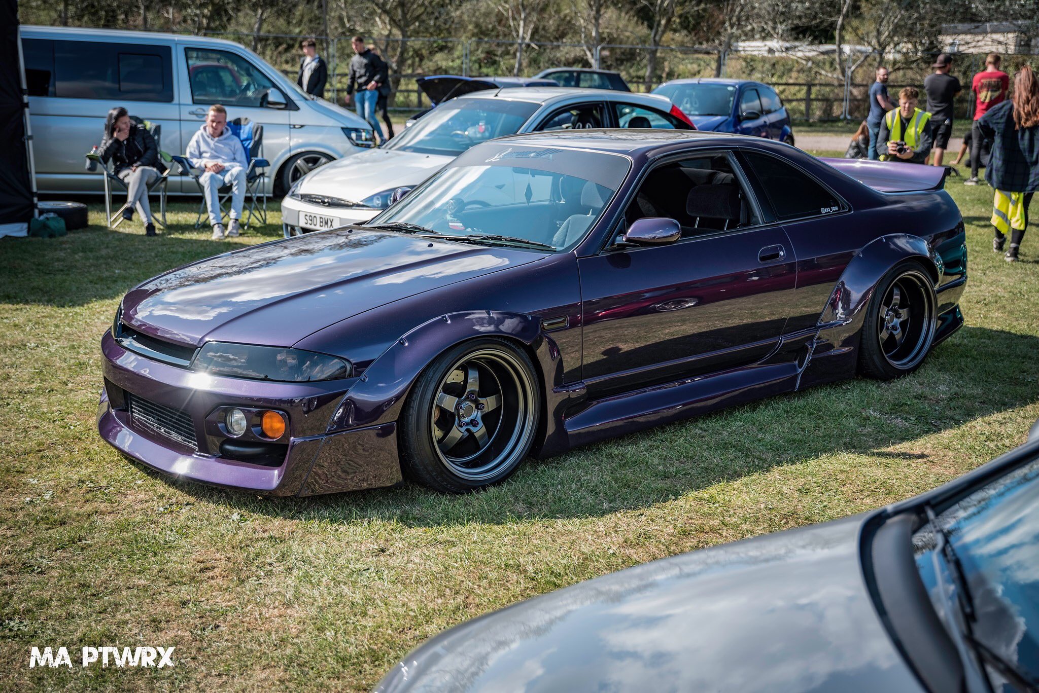 Stanced Skyline R33
