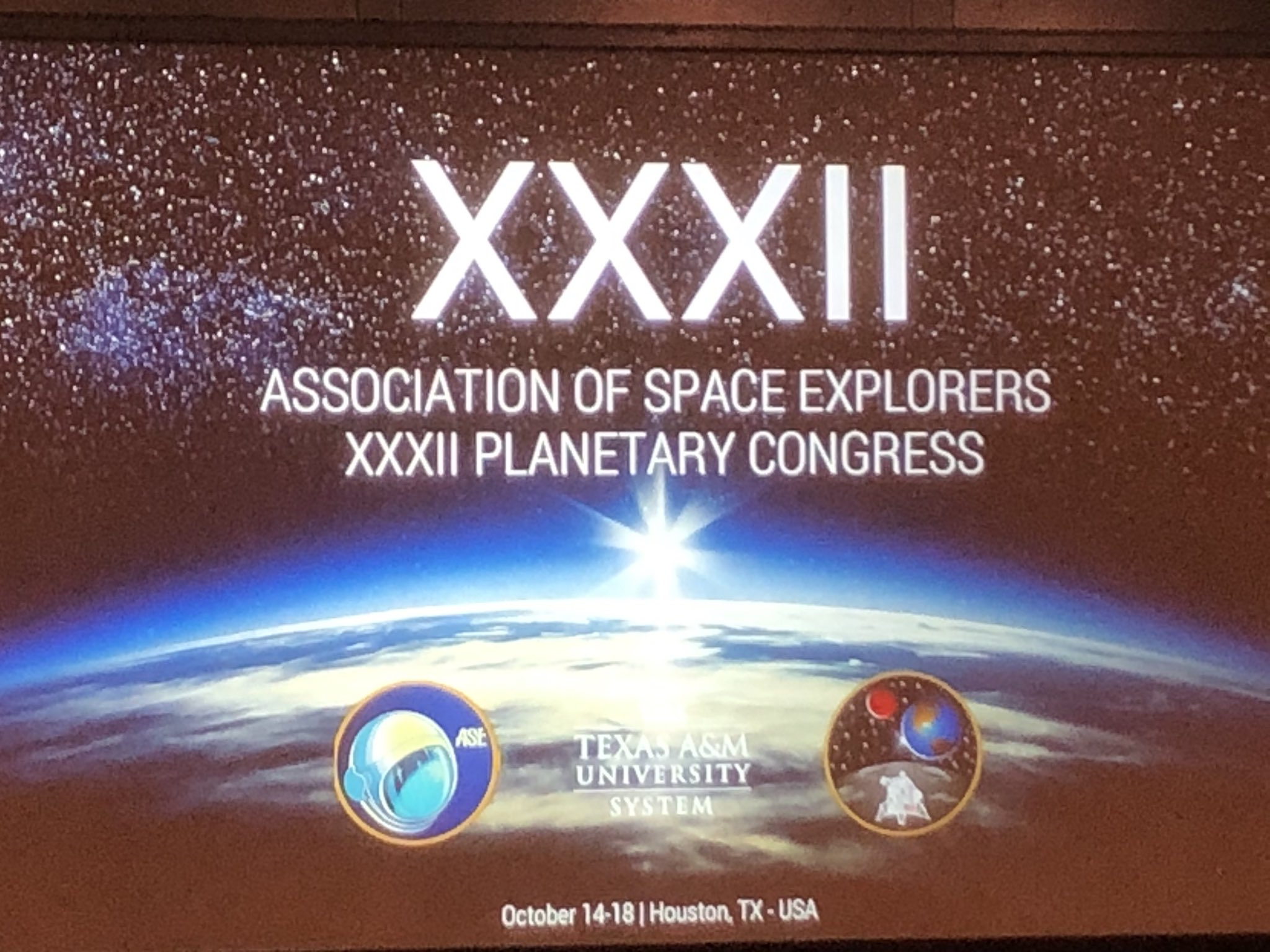 ruimtevaart on Twitter: "RT @astro_andre: Meeting up with 125 colleague ...