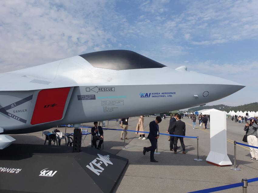 ADEX2019にてKF-70A(KF-X)のモックアップ公開の報に関してインク氏を中心としたやりとり (3ページ目) - Togetter
